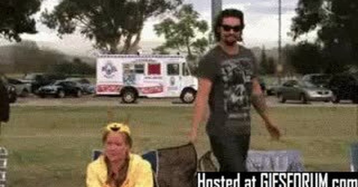 GIF: Cuando veo al equipo enemigo pelearse por el chat