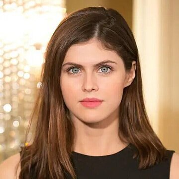Hoy cumple 37 años la gran Alexandra Daddario. Muchísimas felicidades
