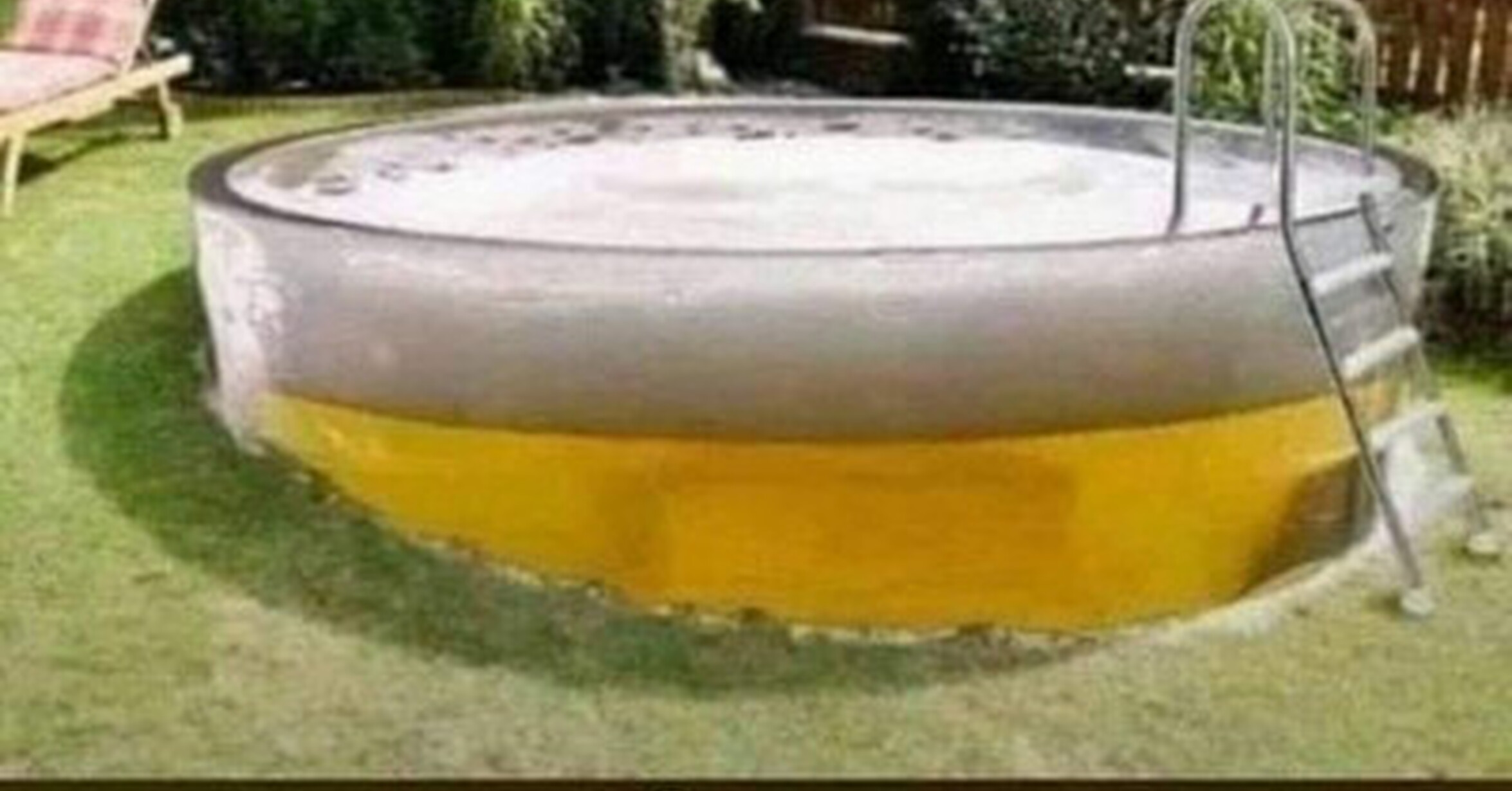 Cuánto cabrón / La piscina que querríamos todos por navidad