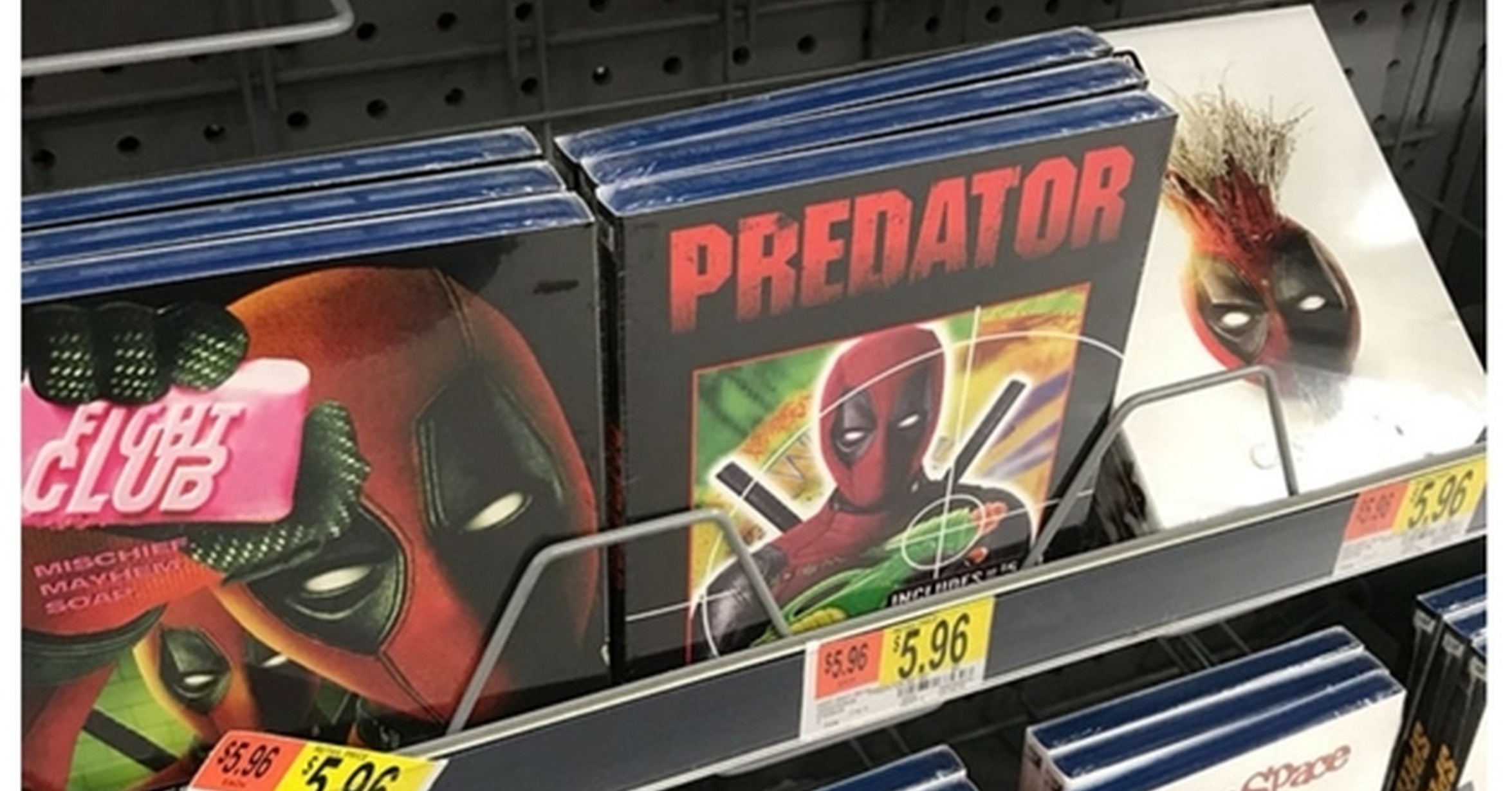 ¡Cuánta razón! / Deadpool hace photobomb en las portadas de películas ...