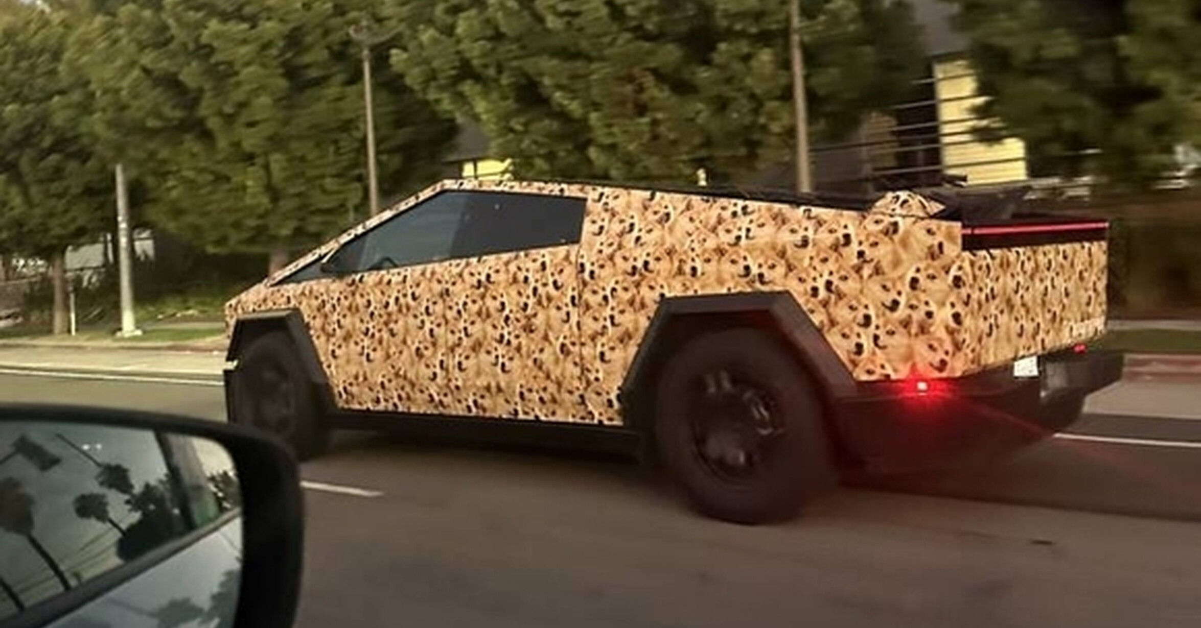 ¡Cuánta razón! / Cybertruck Doge Edition