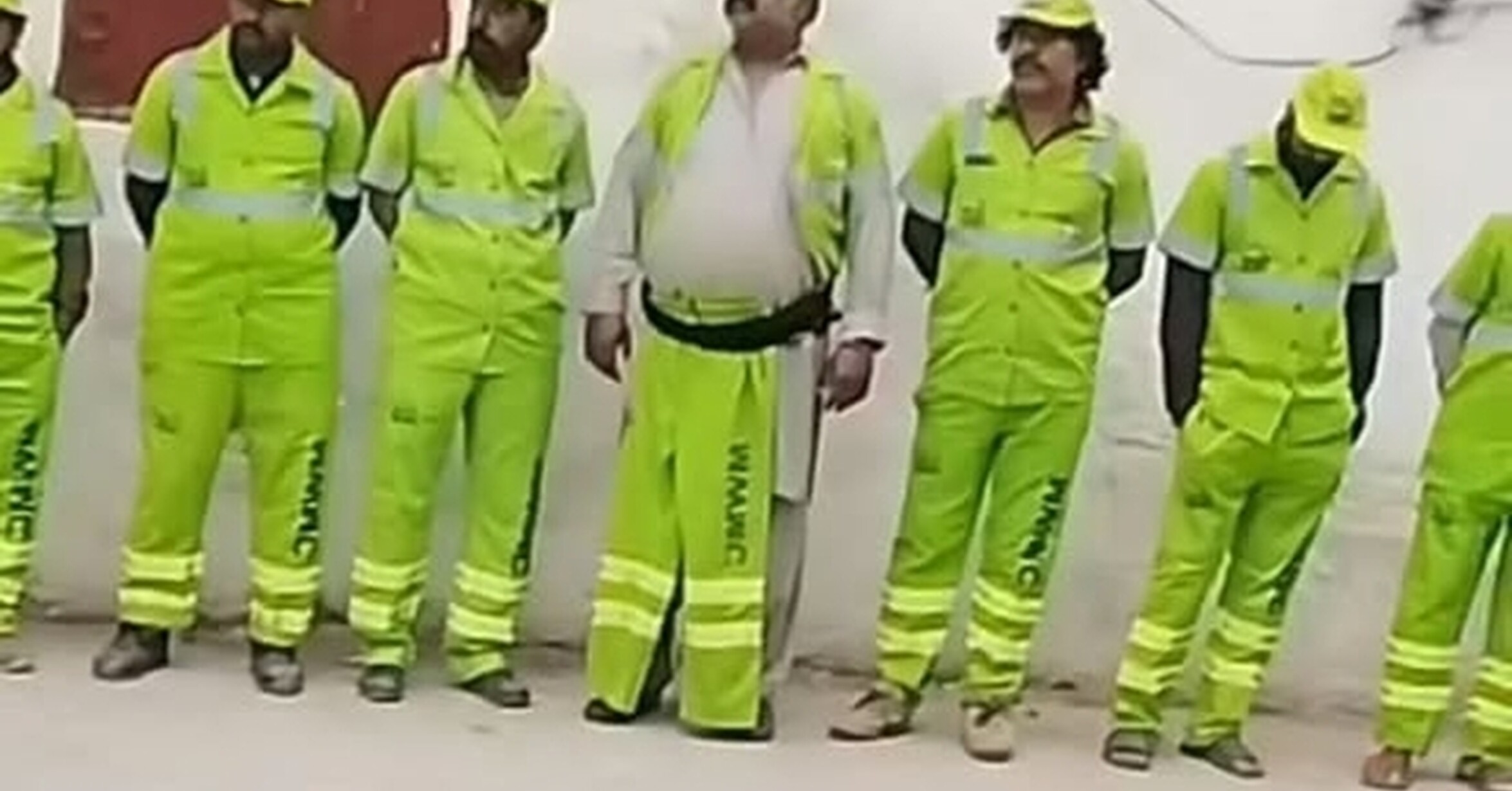 ¡Cuánta razón! / Uniforme obligatorio para todos