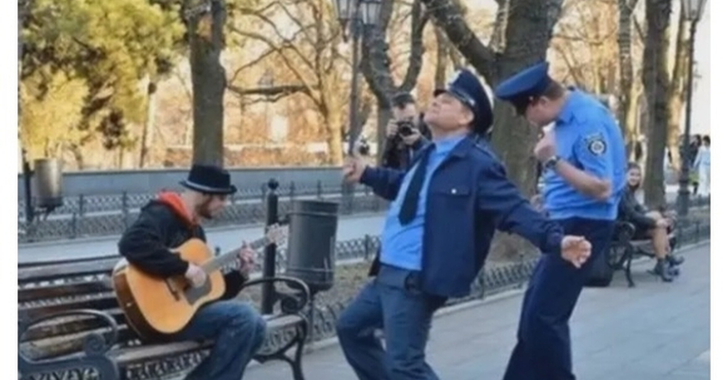 ¡Cuánta razón! / Fotos que muestran cómo la policía se enfrenta a ...