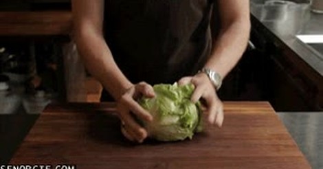 ¡Vaya GIF! / Cómo quitarle el troncho a la lechuga
