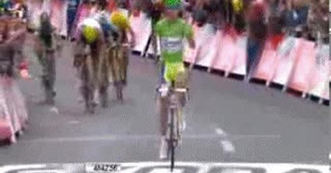 ¡Vaya GIF! / Llegar sobrado a la línea de meta