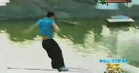 ¡Vaya GIF! / Auténtica definición gráfica de ser un chulo-piscinas