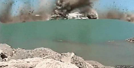 ¡Vaya GIF! / Explosión bajo el agua