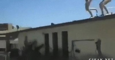 ¡Vaya GIF! / No pasará nada, saltemos, la piscina está cerca