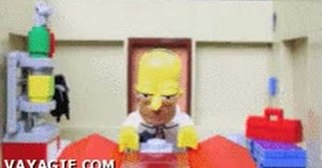 ¡Vaya GIF! / Intro de Los Simpson, versión Lego