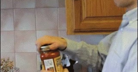 ¡Vaya GIF! / El mundo al revés ¿Cari, puedes abrirme este frasco?