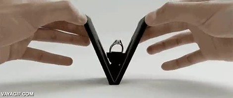 ¡Vaya GIF! / La mejor funda para un anillo de compromiso