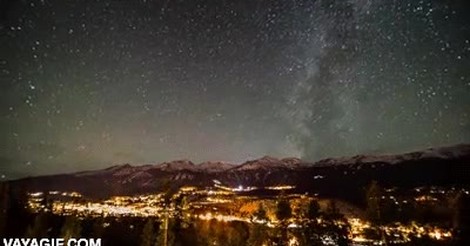 ¡Vaya GIF! / La Vía Láctea moviéndose en un cielo increíblemente despejado