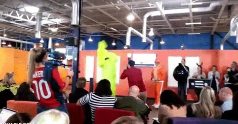 ¡Vaya GIF! / El disfraz más original que he visto en mucho tiempo