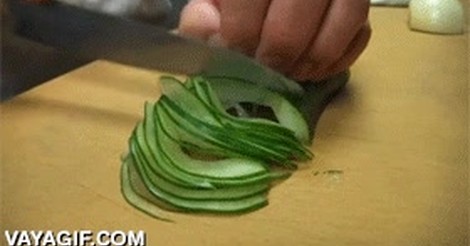 ¡Vaya GIF! / Cortando con precisión milimétrica y con una pequeña ...