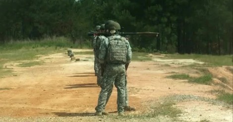¡Vaya GIF! / Disparando un RPG-7 en slow motion, potencia de fuego que ...