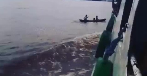 ¡Vaya GIF! / ¿Cansado de remar? ¡Agárrate que te llevamos!
