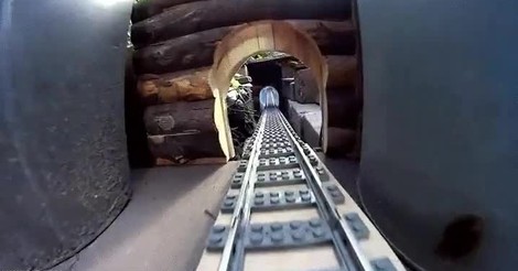 ¡Vaya GIF! / Un tren de LEGO con un túnel subacuático, menuda maravilla