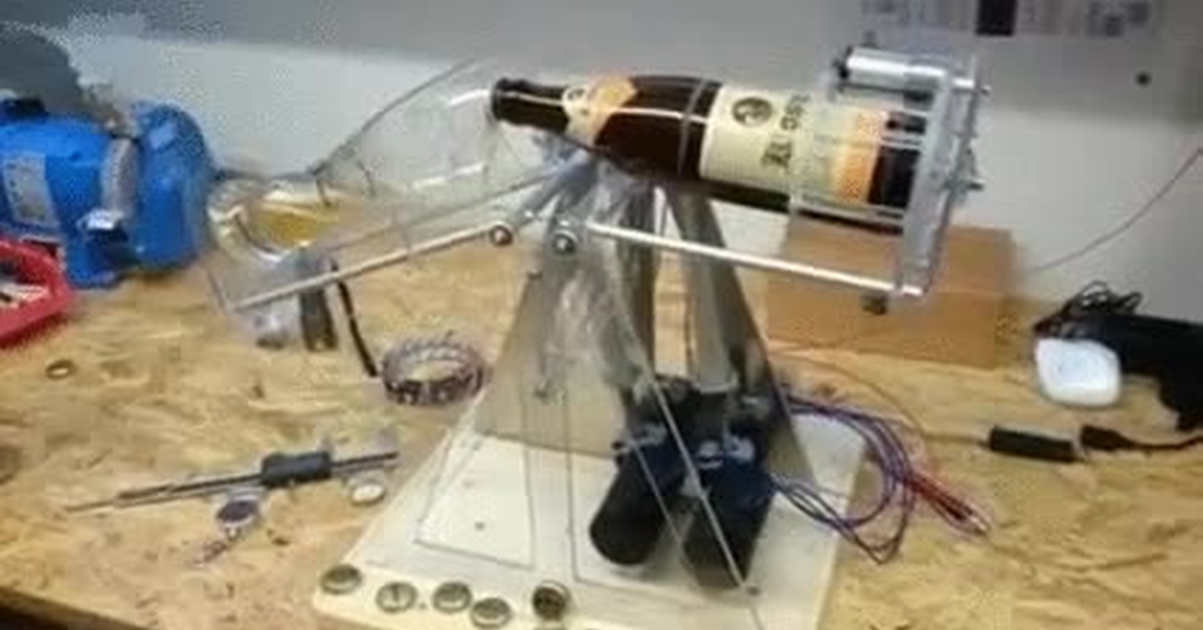 ¡Vaya GIF! / Cuando pidas una cerveza y el camarero no te la tire bien ...