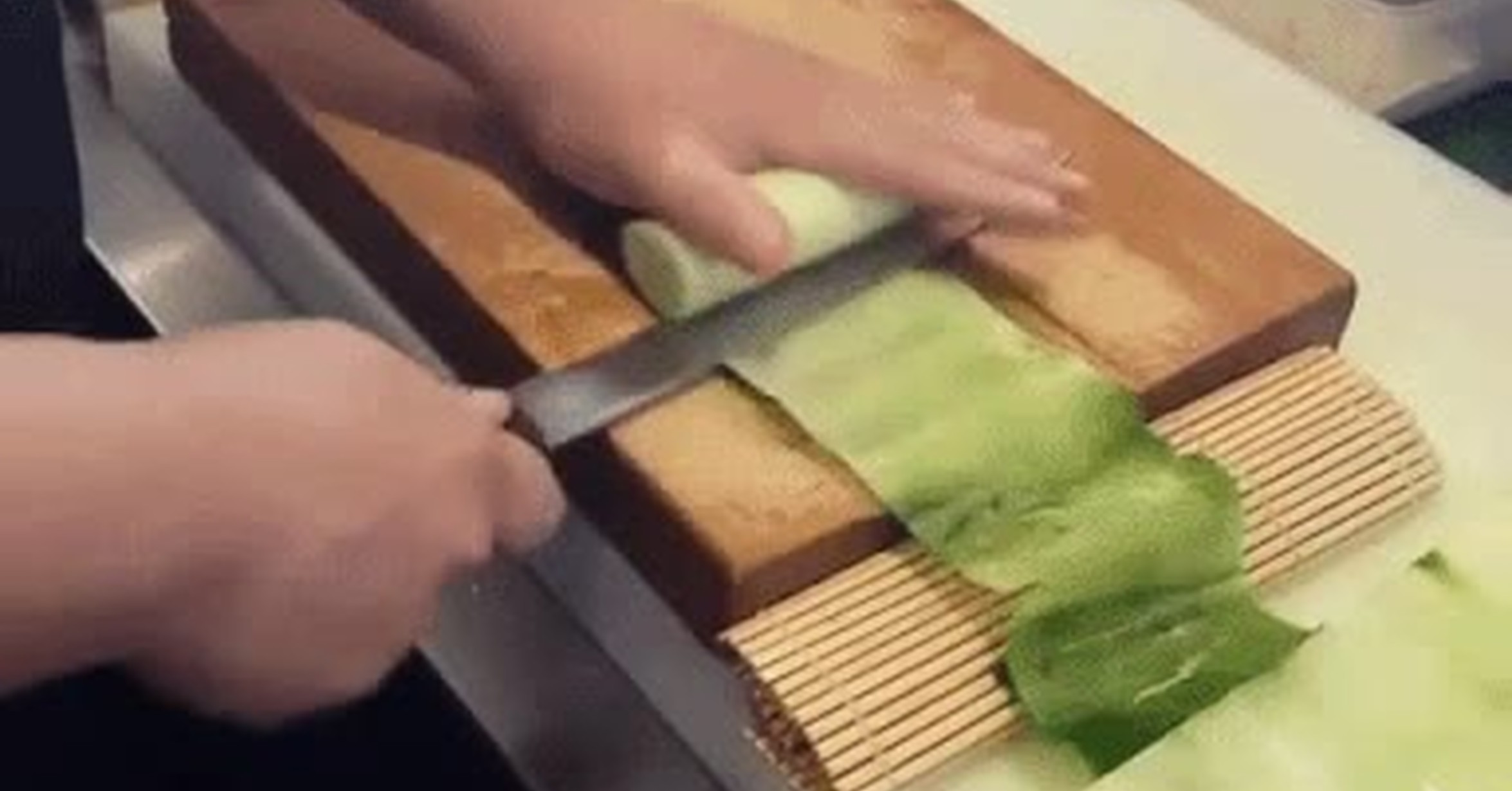 ¡Vaya GIF! / Cortando un pepino como un profesional