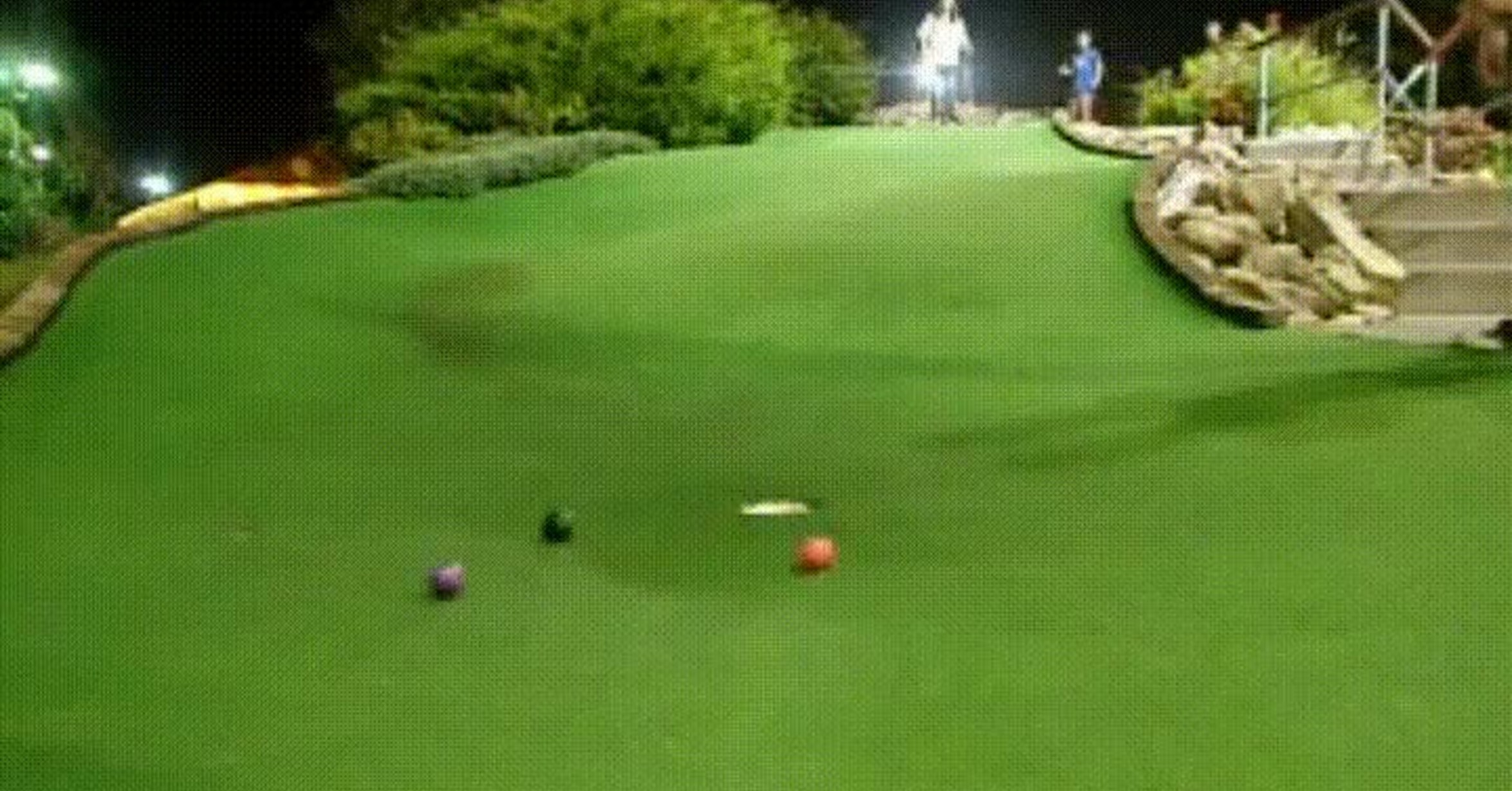 ¡Vaya GIF! / Cuando juegas a Mini Golf y haces magia sin querer
