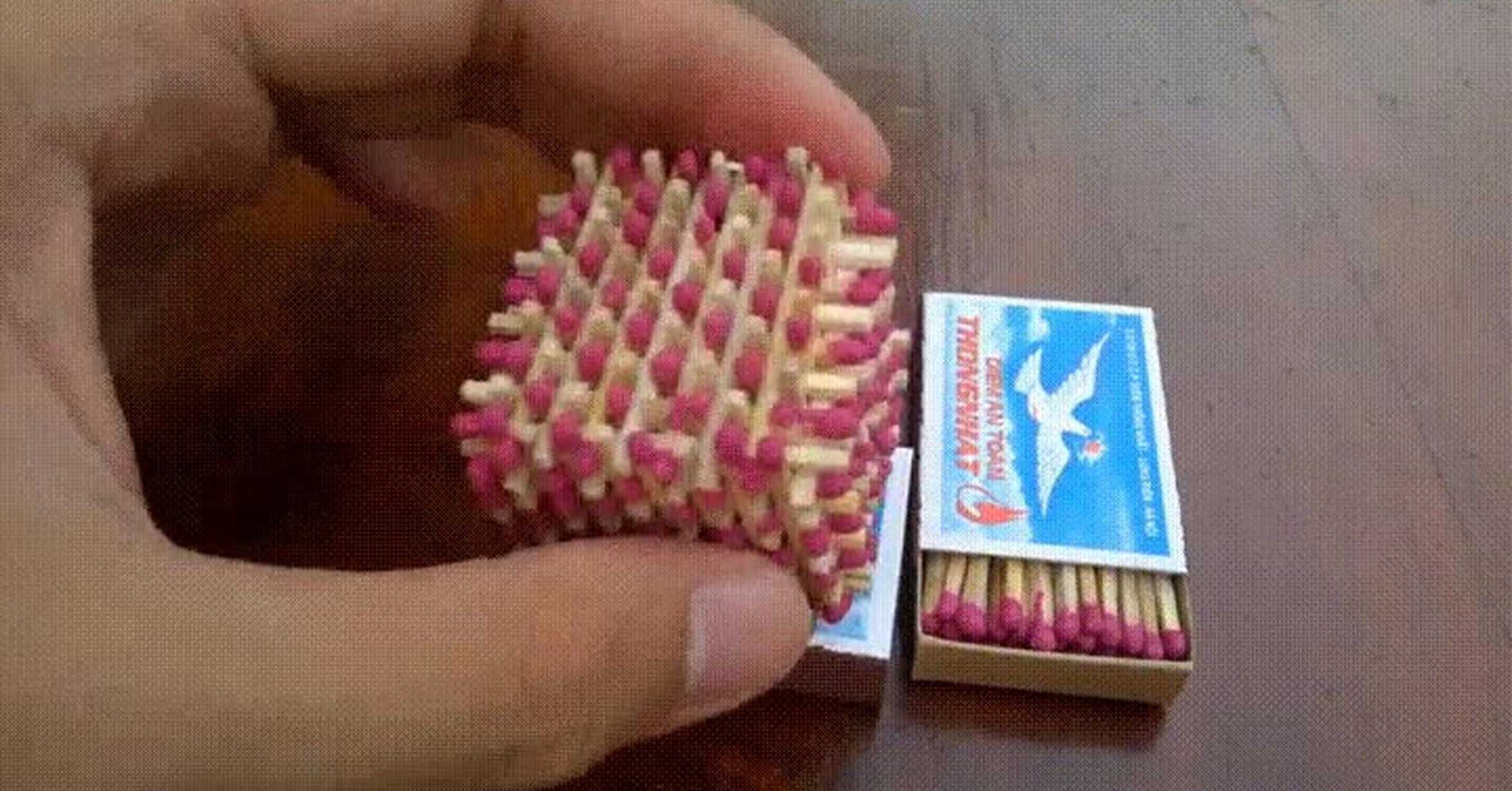 ¡Vaya GIF! / 333 cerillas encajando de una forma demasiado perfecta