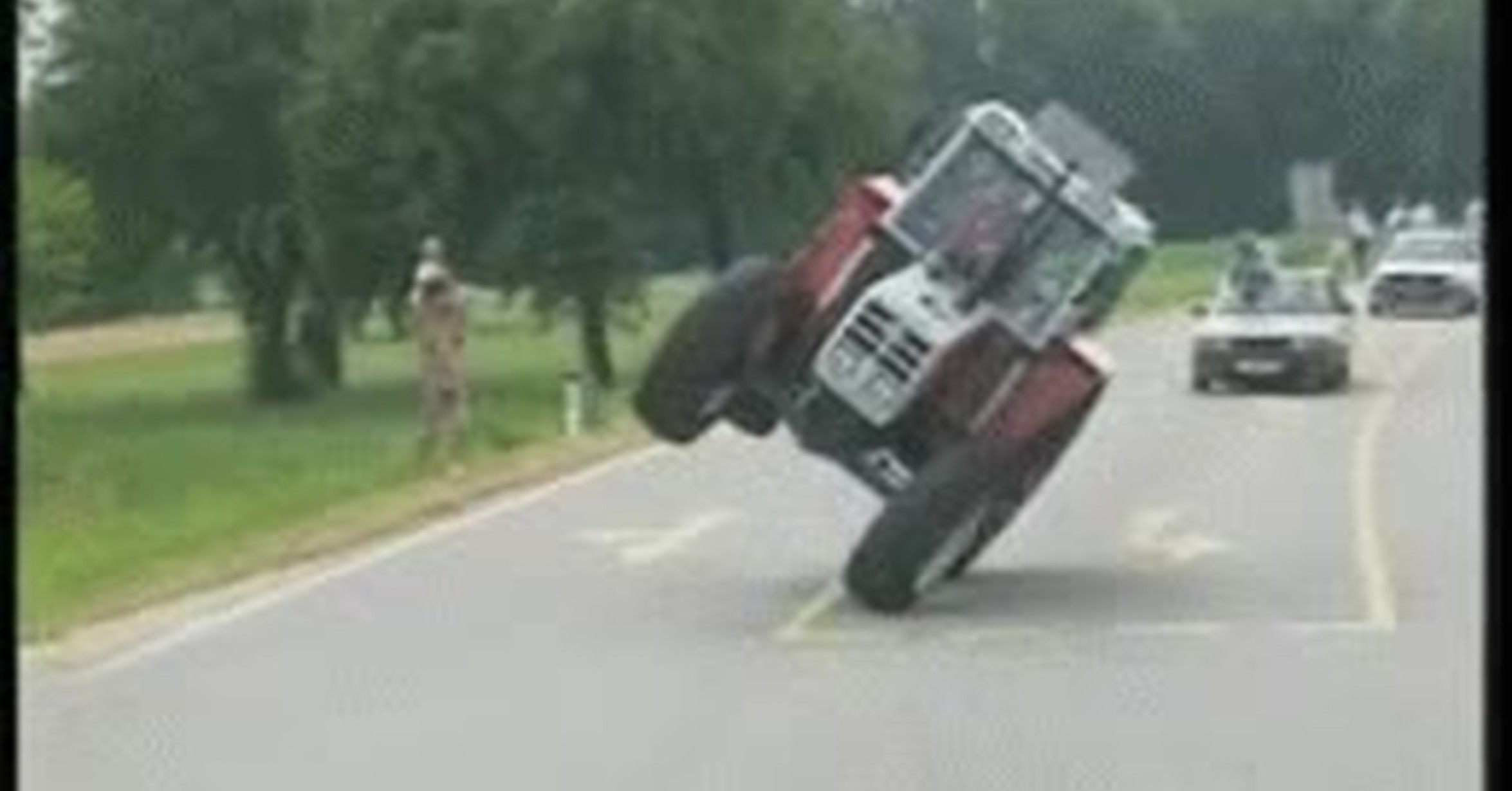 ¡Vaya GIF! / Lleva muchos años alcanzar tal dominio del tractor