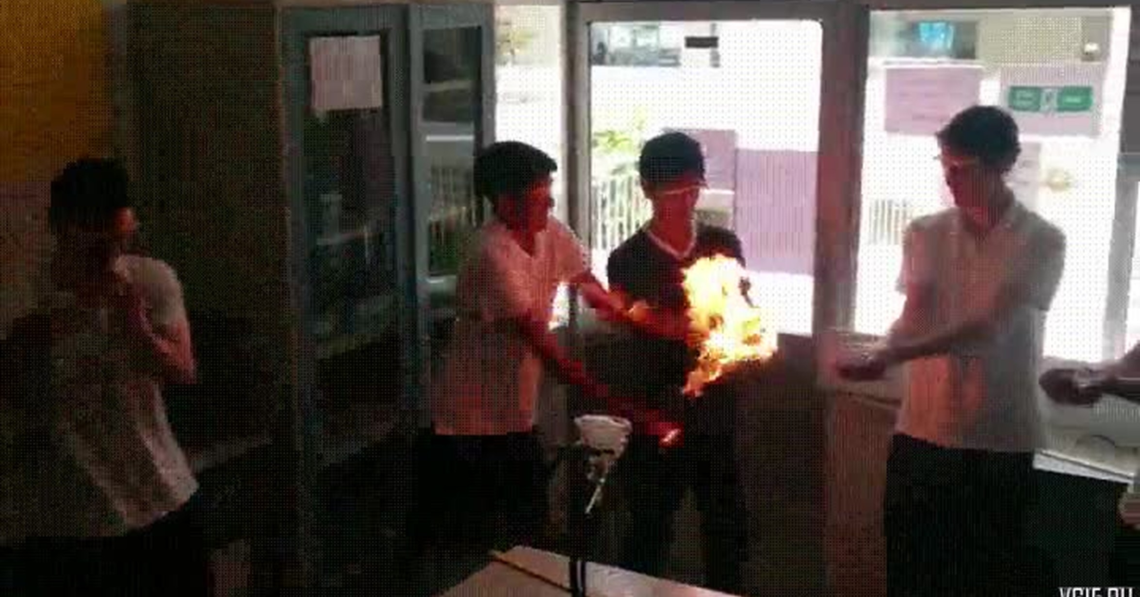 ¡Vaya GIF! / El juego de la patata caliente llevado al extremo por ...