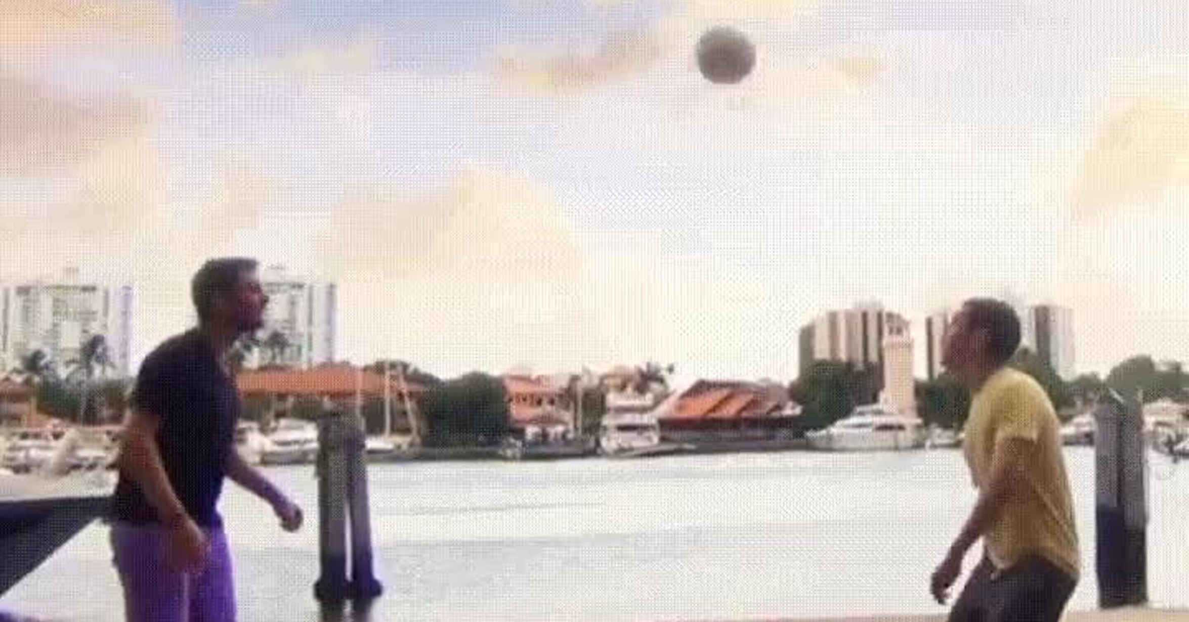 ¡Vaya GIF! / Cuando estás jugando con la pelota y ocurre un fallo en Matrix