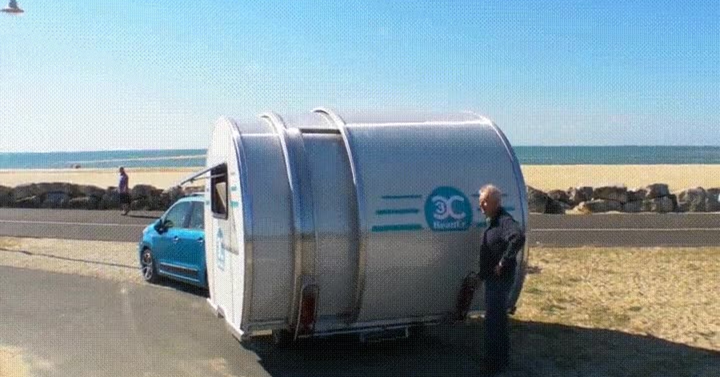 ¡Vaya GIF! / Ahora lo que se lleva son las caravanas telescópicas