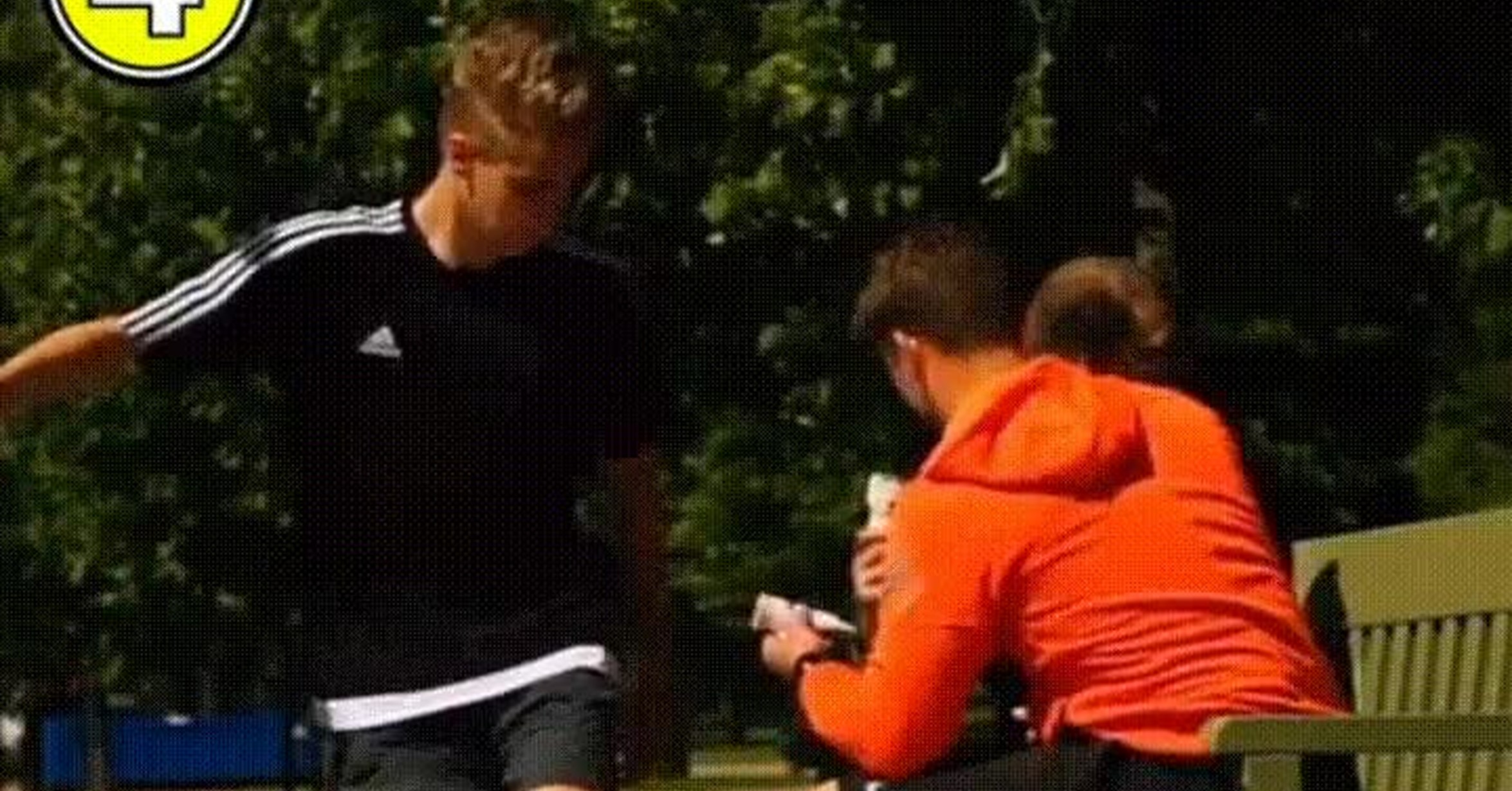 ¡Vaya GIF! / Tener un amigo futbolero puede salvarte de una tragedia