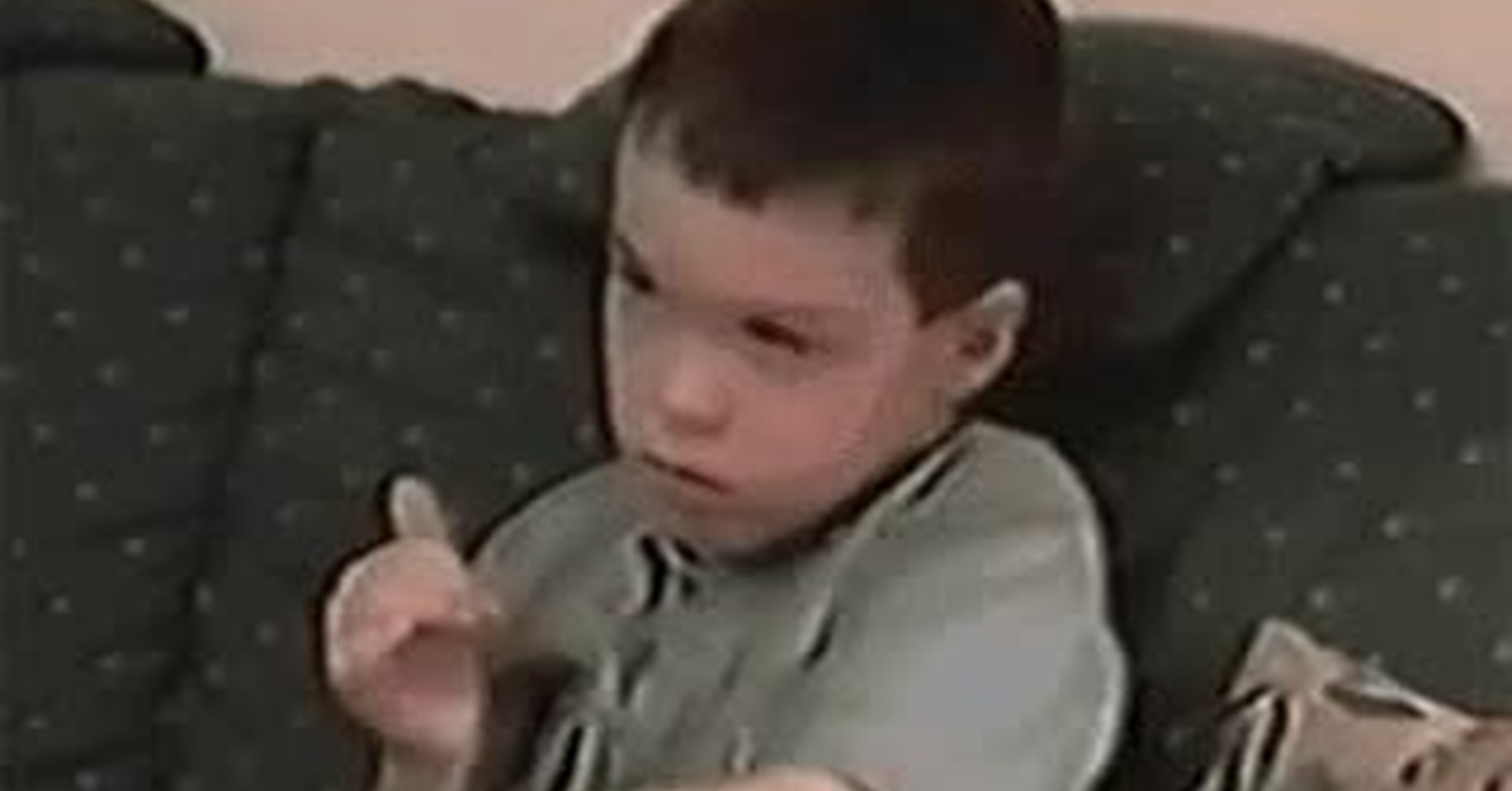 ¡Vaya GIF! / Creo que no ha entendido muy bien cómo va eso de pasar páginas