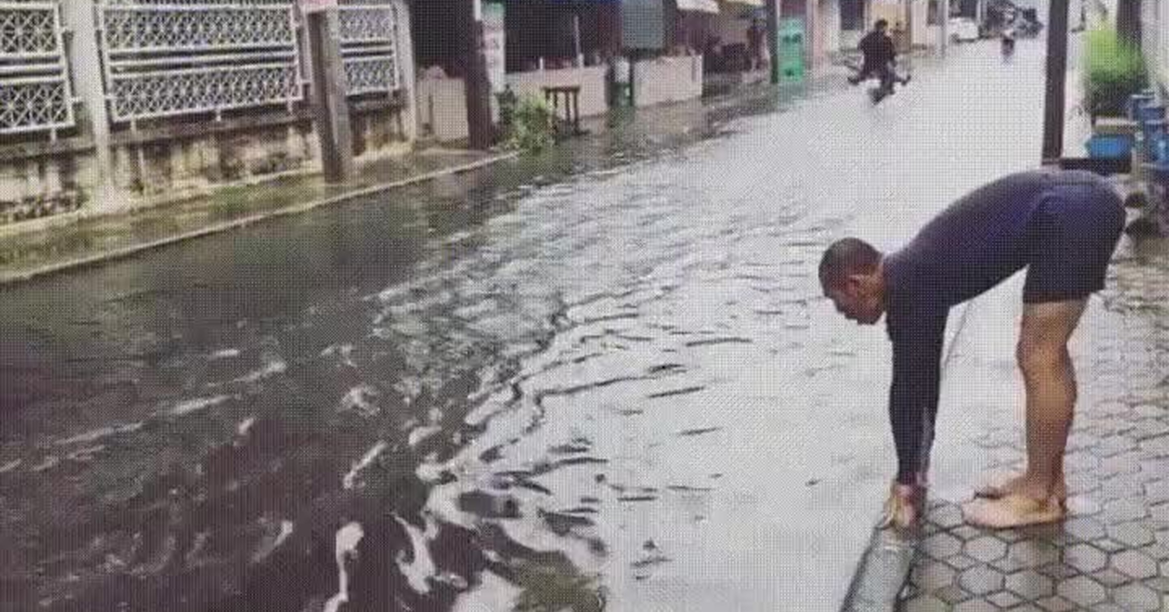 ¡Vaya GIF! / Cuando aprovechas cualquier inundación para hacer unos largos