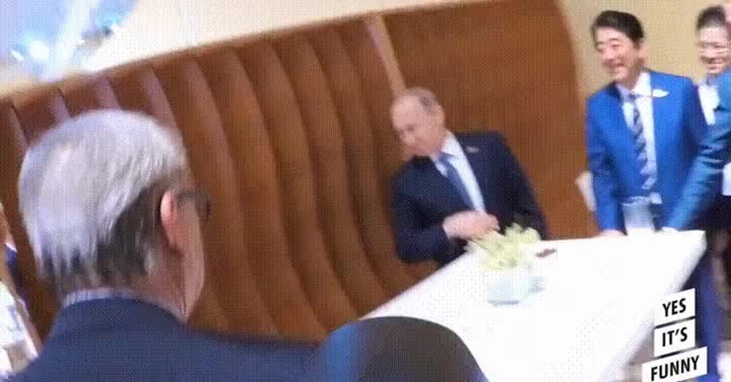 ¡Vaya GIF! / Una encajada de manos que pasará a la historia