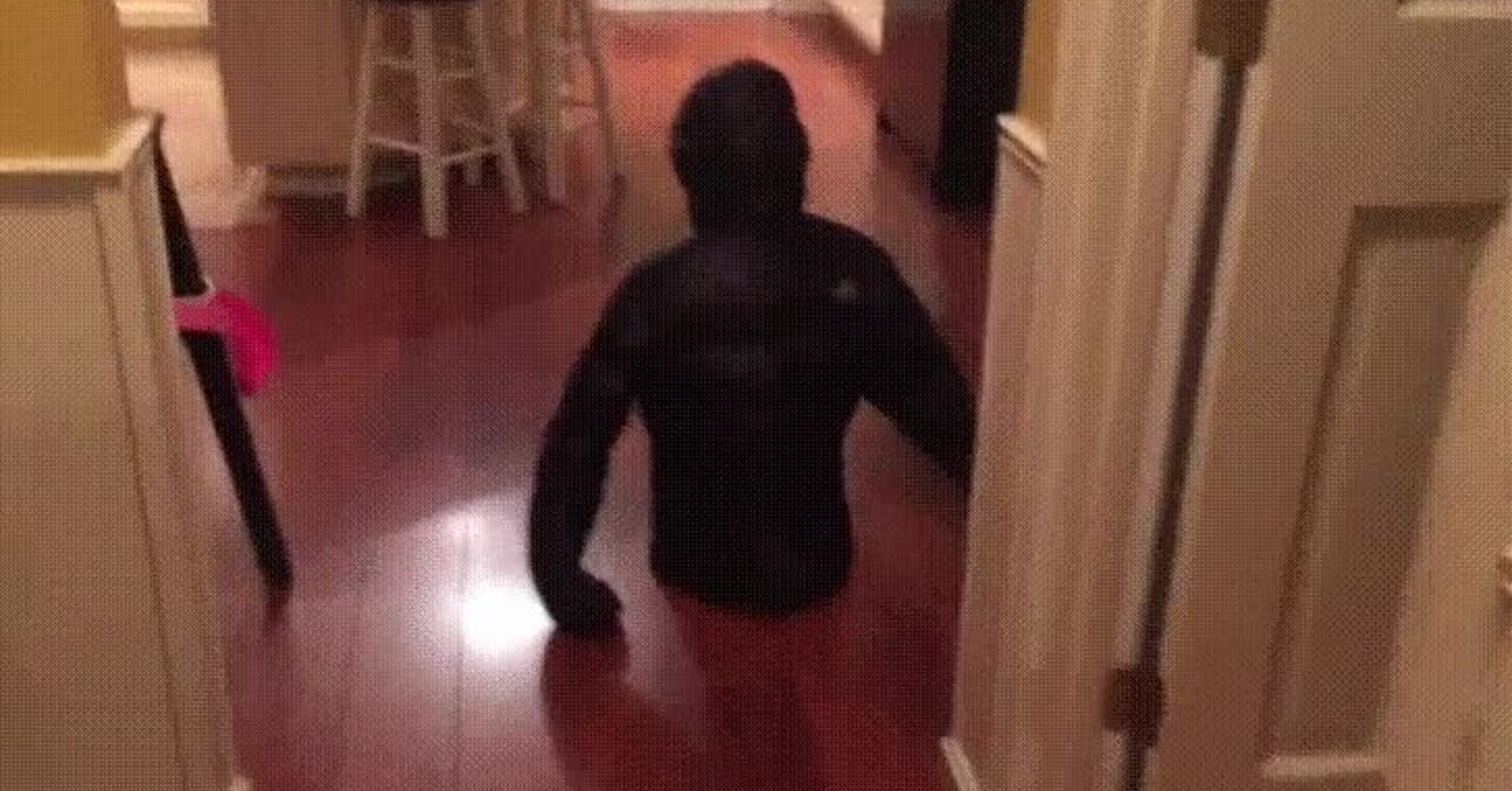 ¡Vaya GIF! / Cuando una niña pequeña se pone una chaqueta adulta puede ...