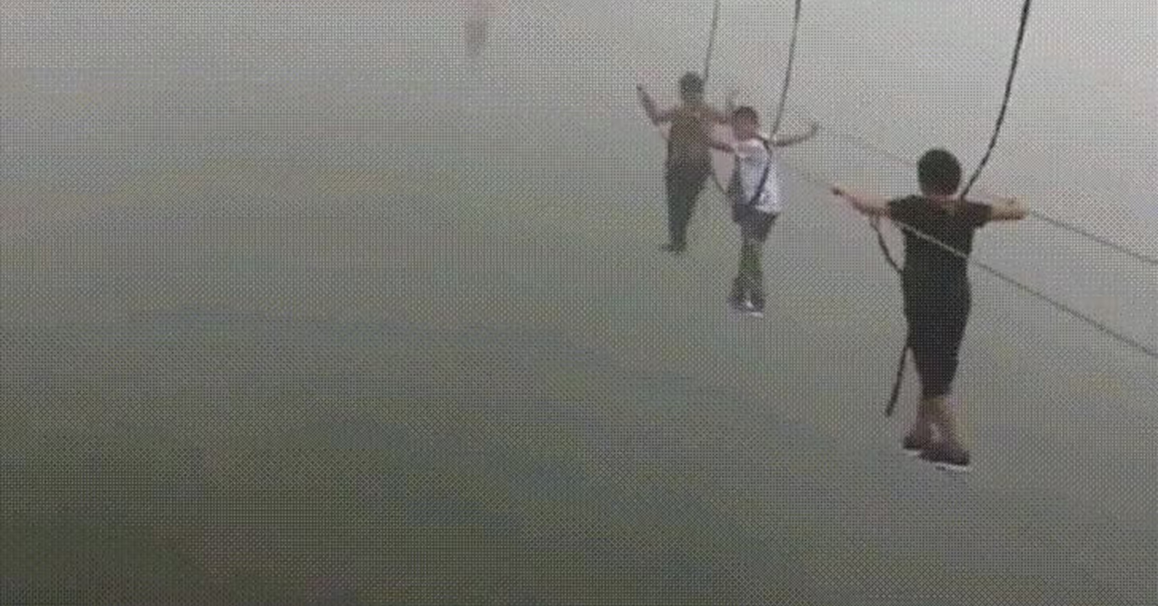 ¡Vaya GIF! / Gente colgada que decide pasar sus vacaciones de la forma ...