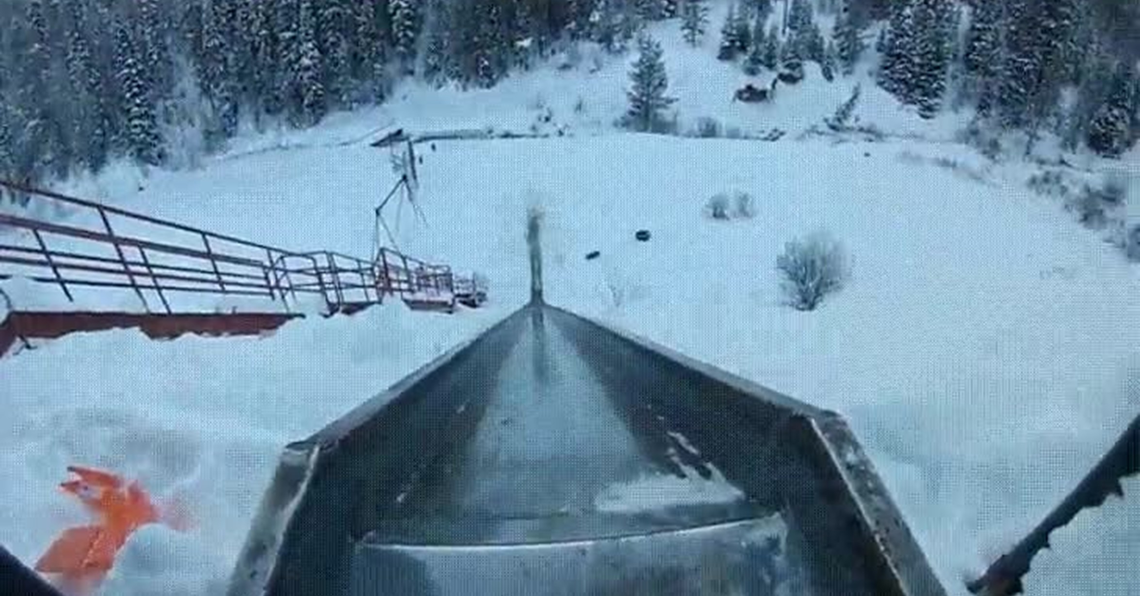 ¡Vaya GIF! / Tirarse por este tobogán nunca fue una buena idea