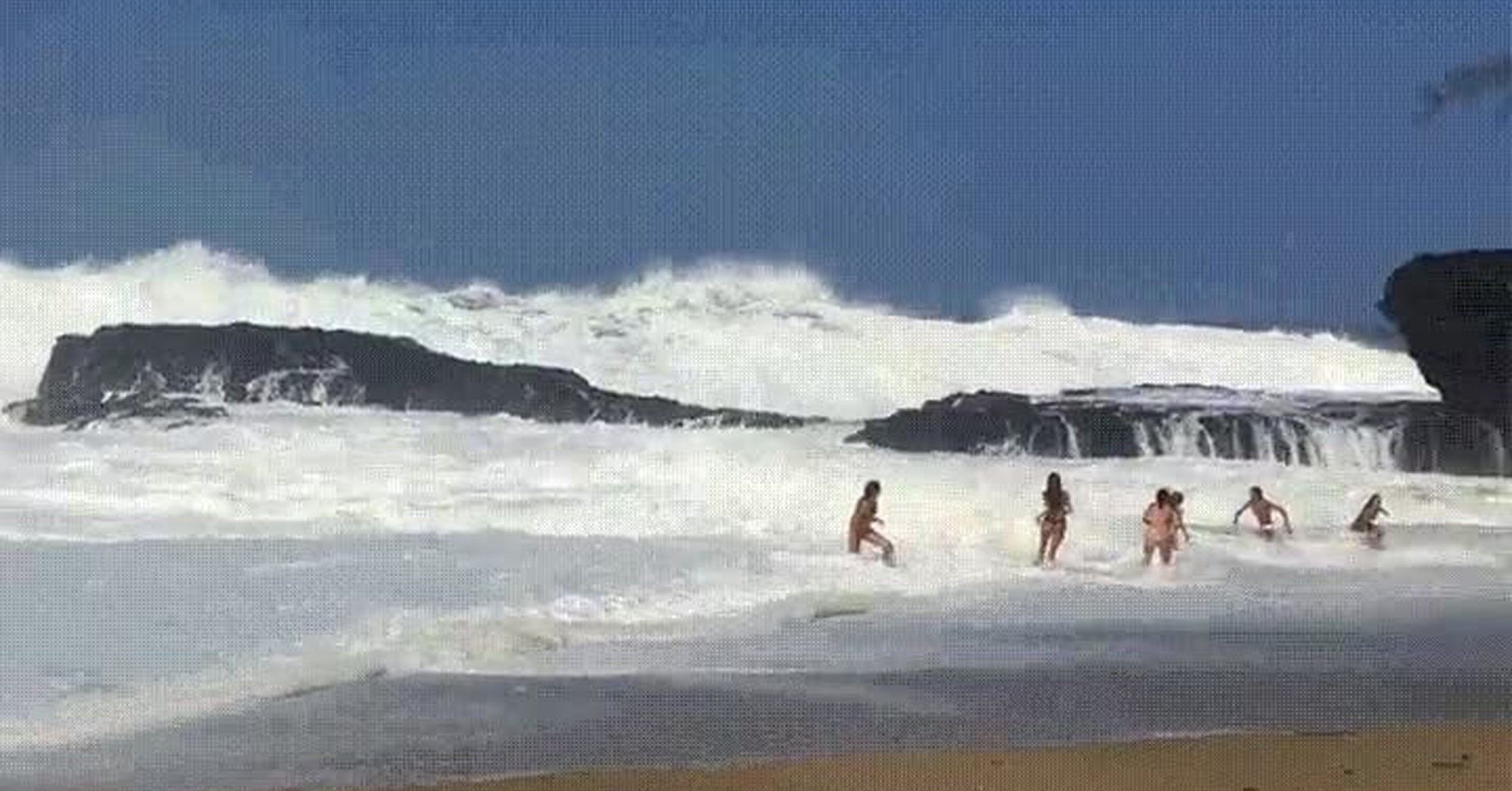 ¡Vaya GIF! / El espectáculo de ir a la playa en Hawái