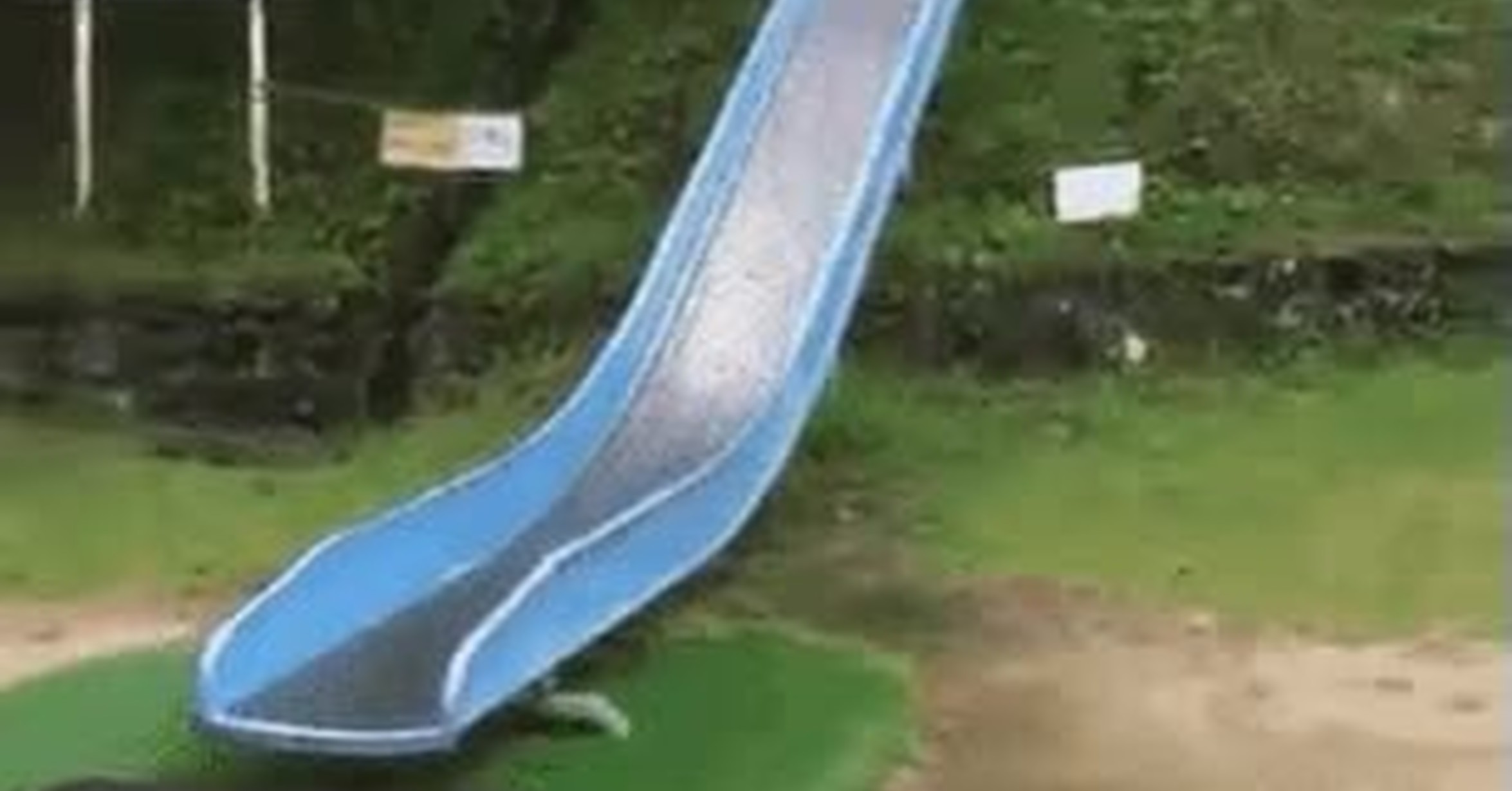 ¡Vaya GIF! / Posiblemente el tobogán más peligroso de la historia