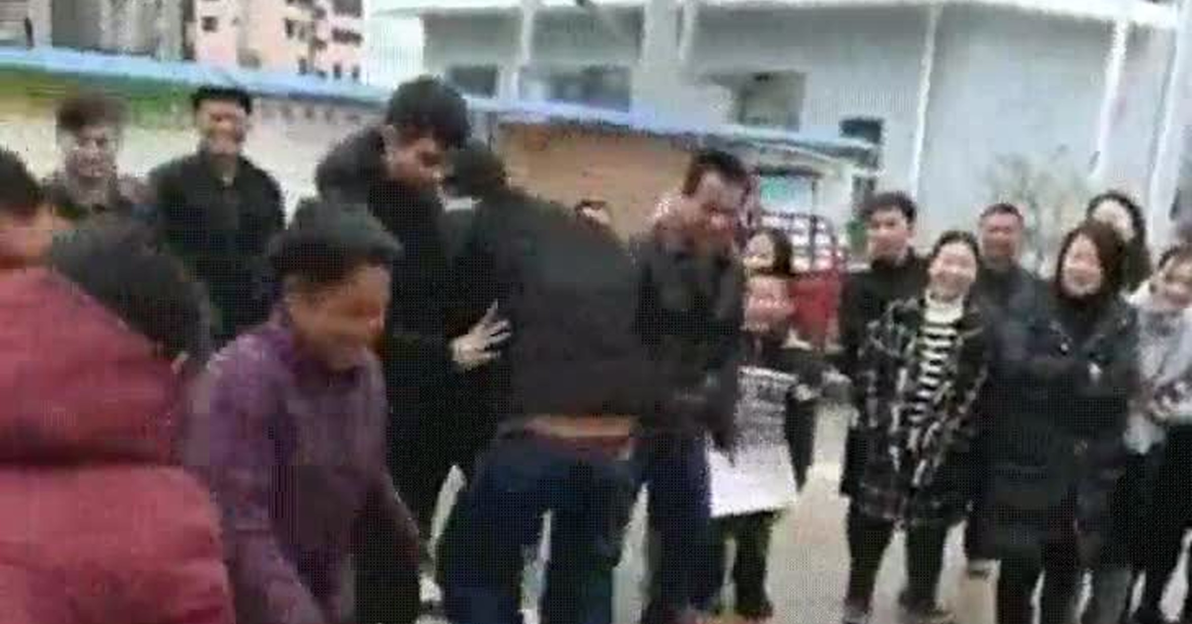 ¡Vaya GIF! / Yo en clase de gimnasia cuando me hacían saltar el plinton