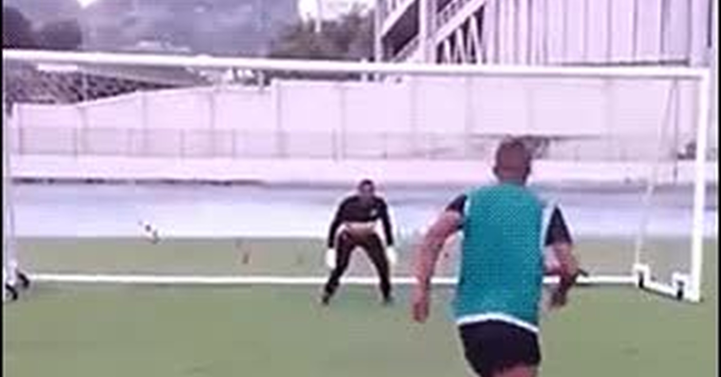 ¡Vaya GIF! / Truco infalible para engañar a un portero en la tanda de ...