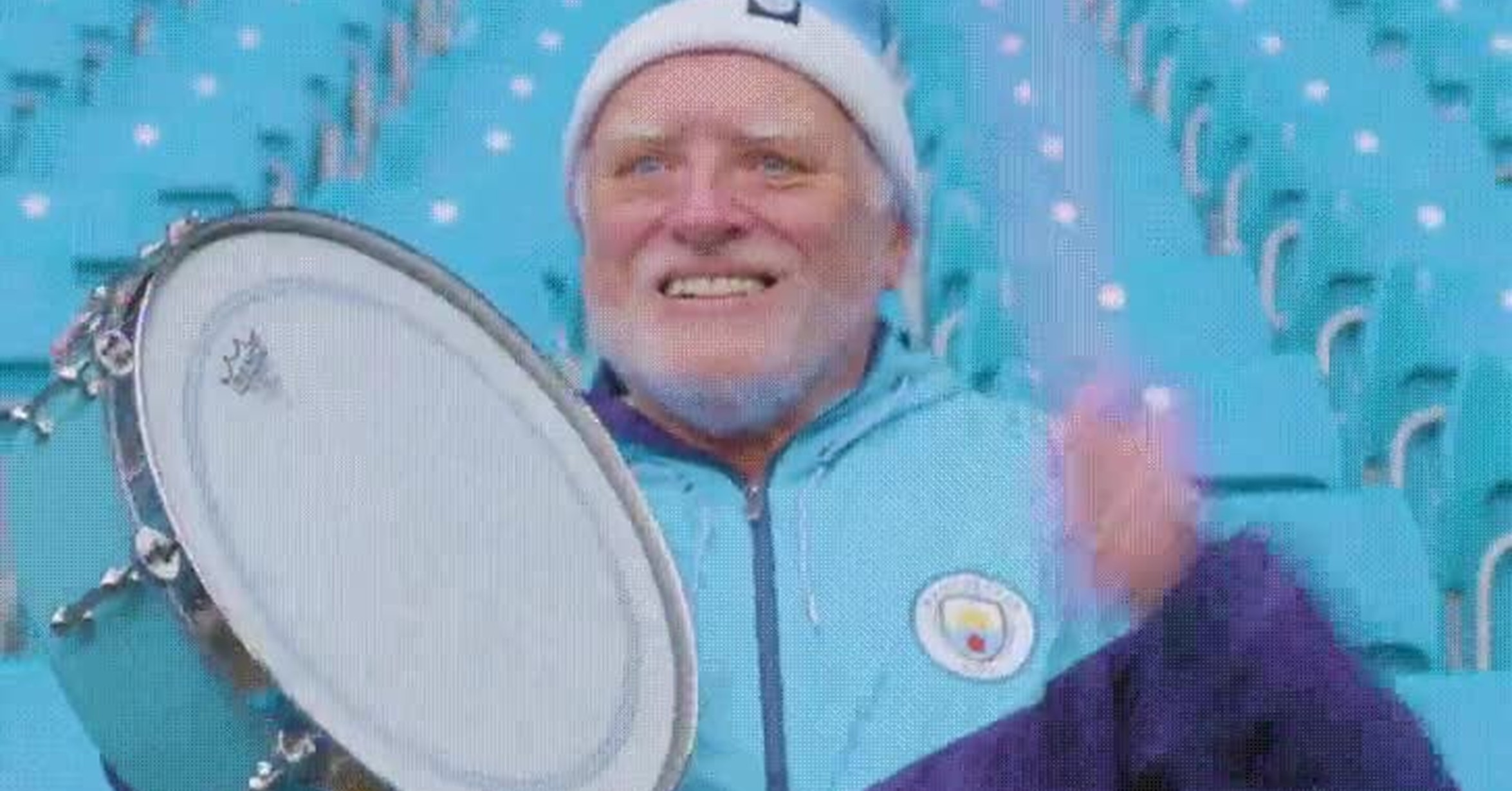 ¡Vaya GIF! / El abuelo del meme es el mayor fan del Manchester City