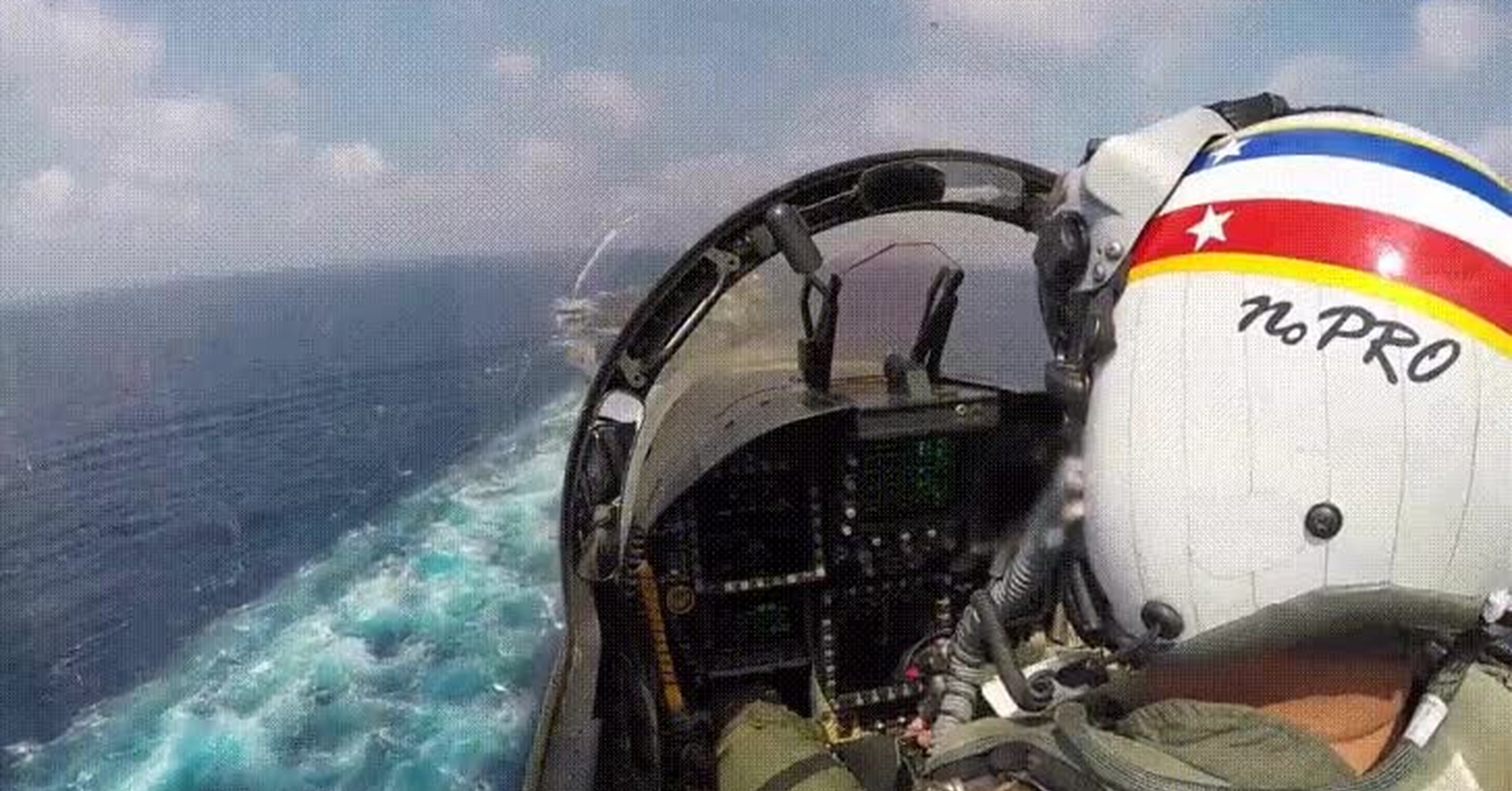 ¡Vaya GIF! / Esto es lo que se siente cuando aterrizas en un portaviones ¡Vaya GIF! / Esto es lo que se siente cuando aterrizas en un portaviones