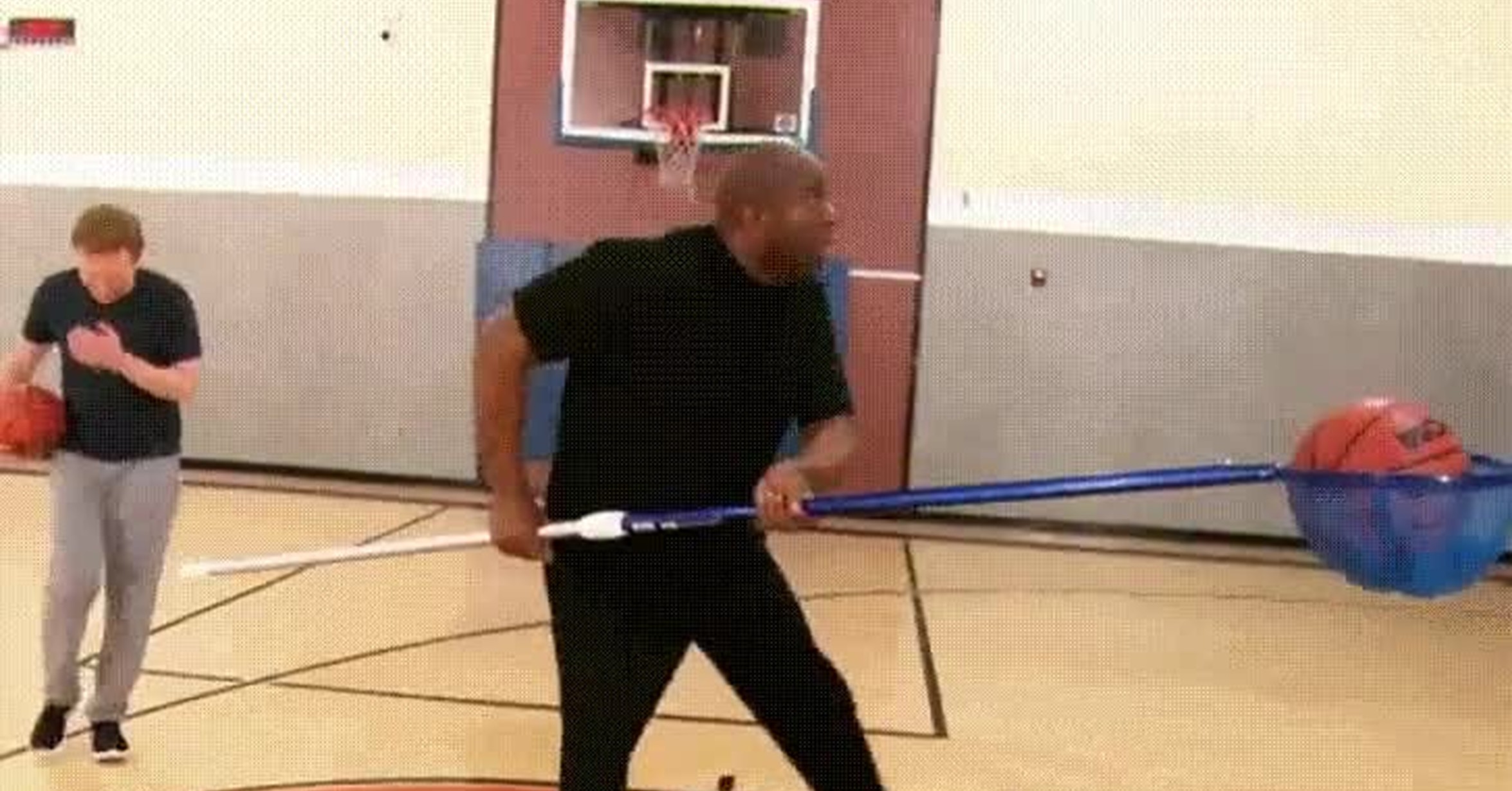 ¡Vaya GIF! / Magic Johnson no ha perdido el toque a lo largo de los años