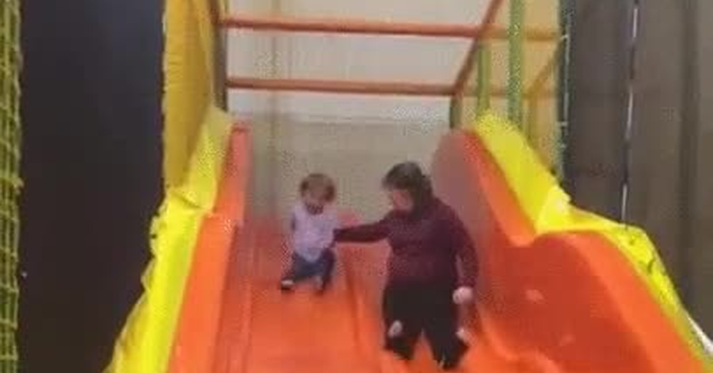 ¡Vaya GIF! / Tírate por el tobogán. Te lo pasarás bien, decían