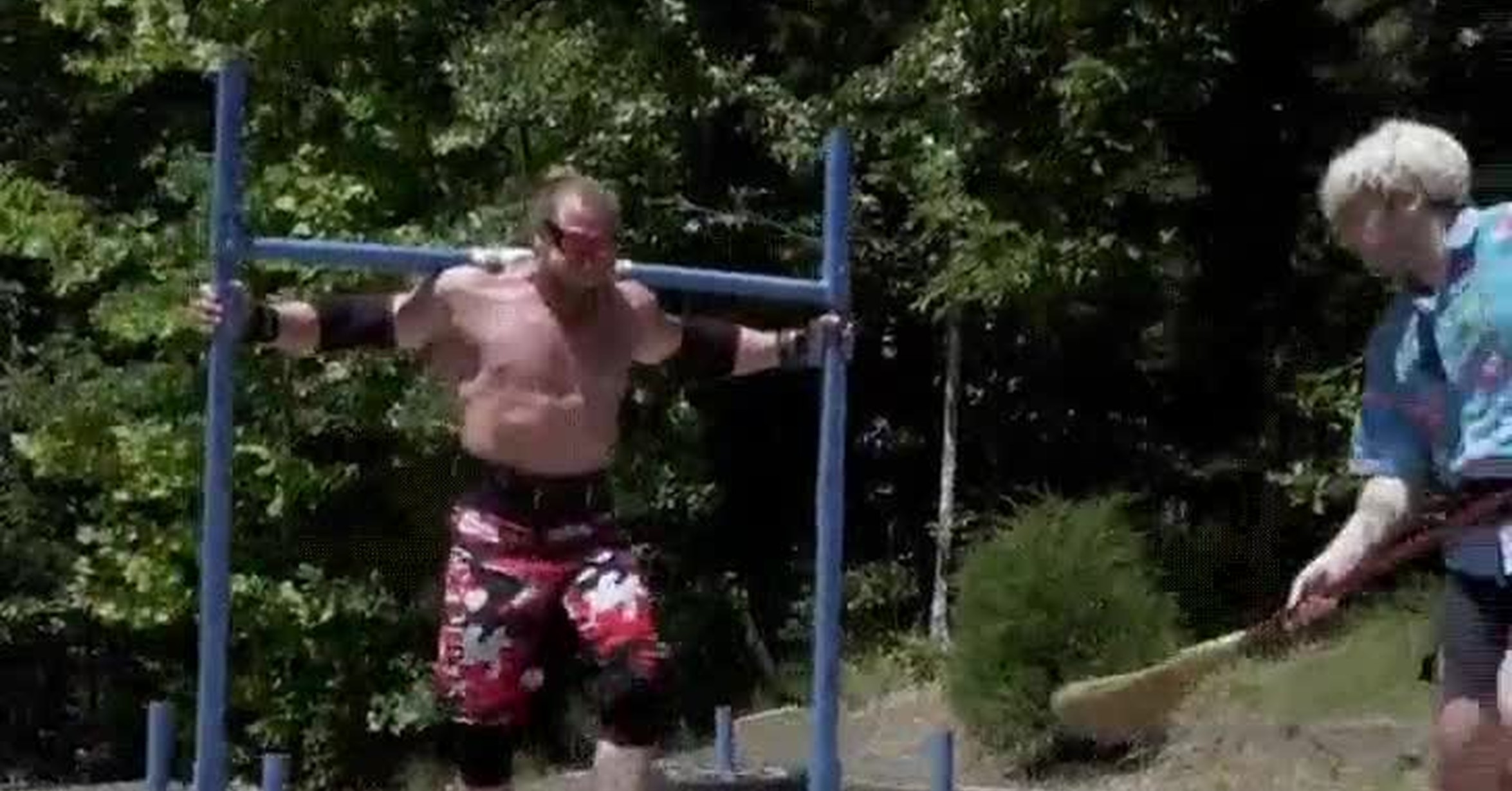 ¡Vaya GIF! / Creo que están practicando el deporte equivocado