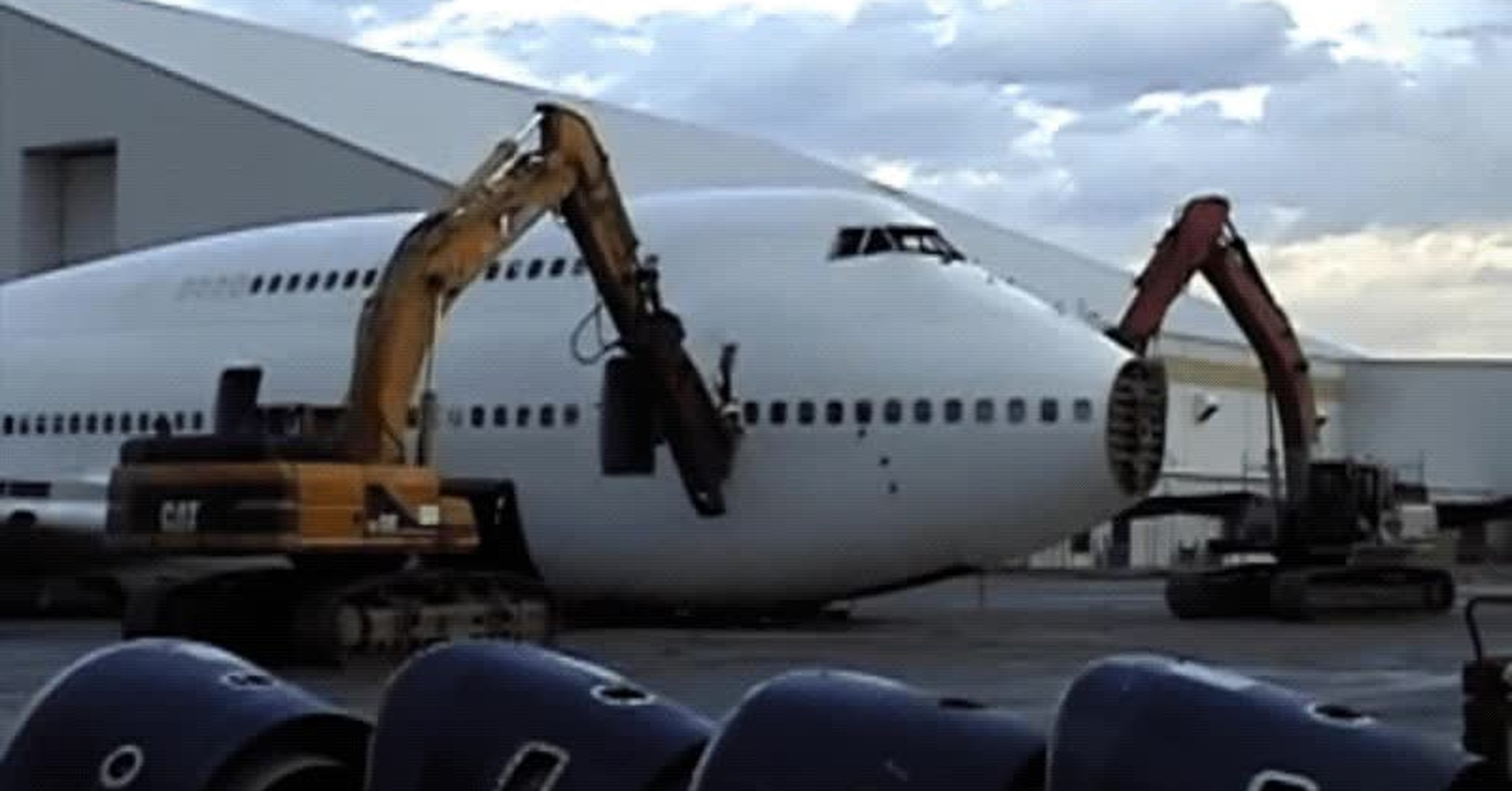 ¡Vaya GIF! / Así se destroza un Boeing 747