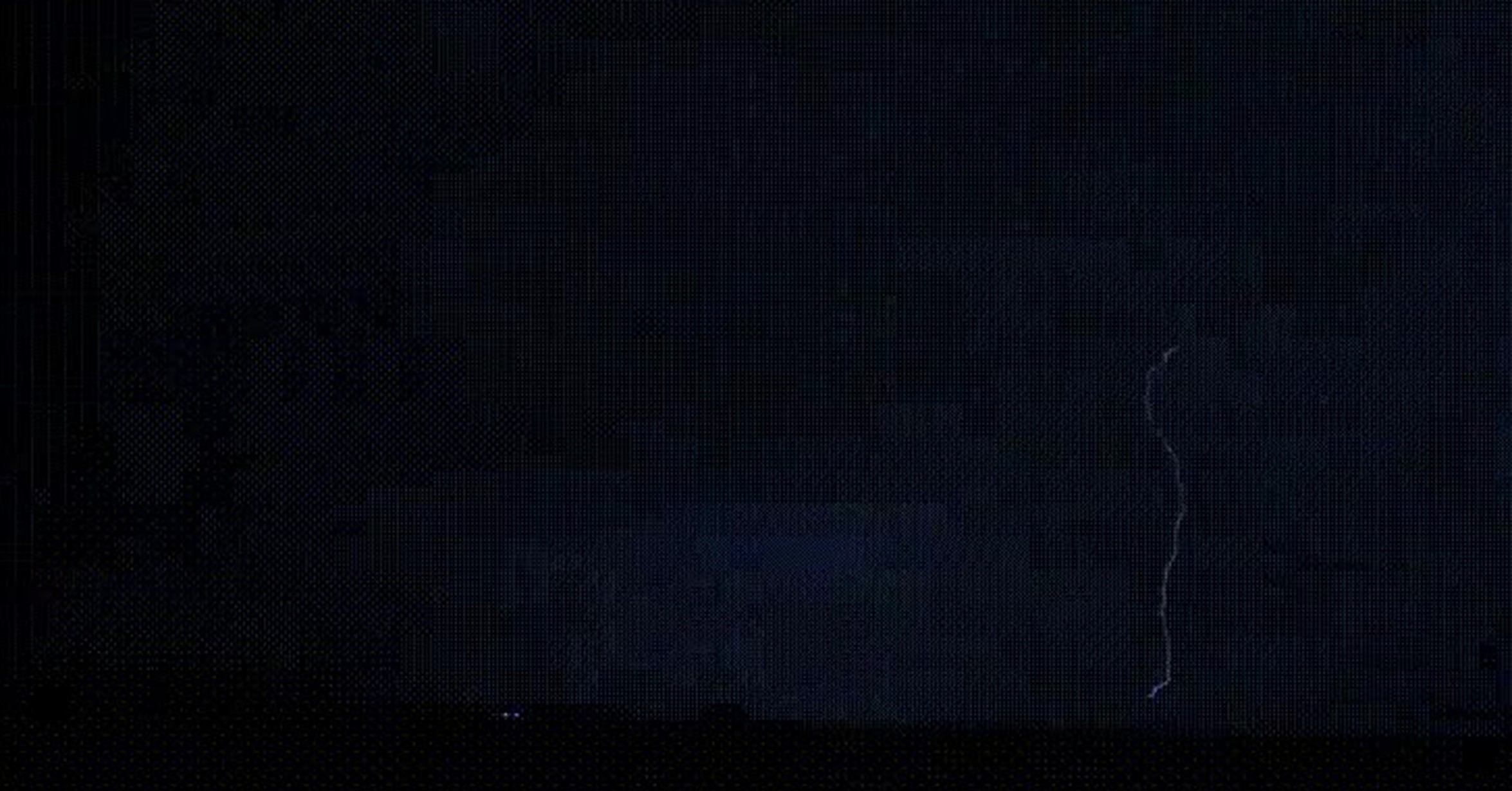 ¡Vaya GIF! / 14 rayos cayendo a la vez en una noche de tormenta