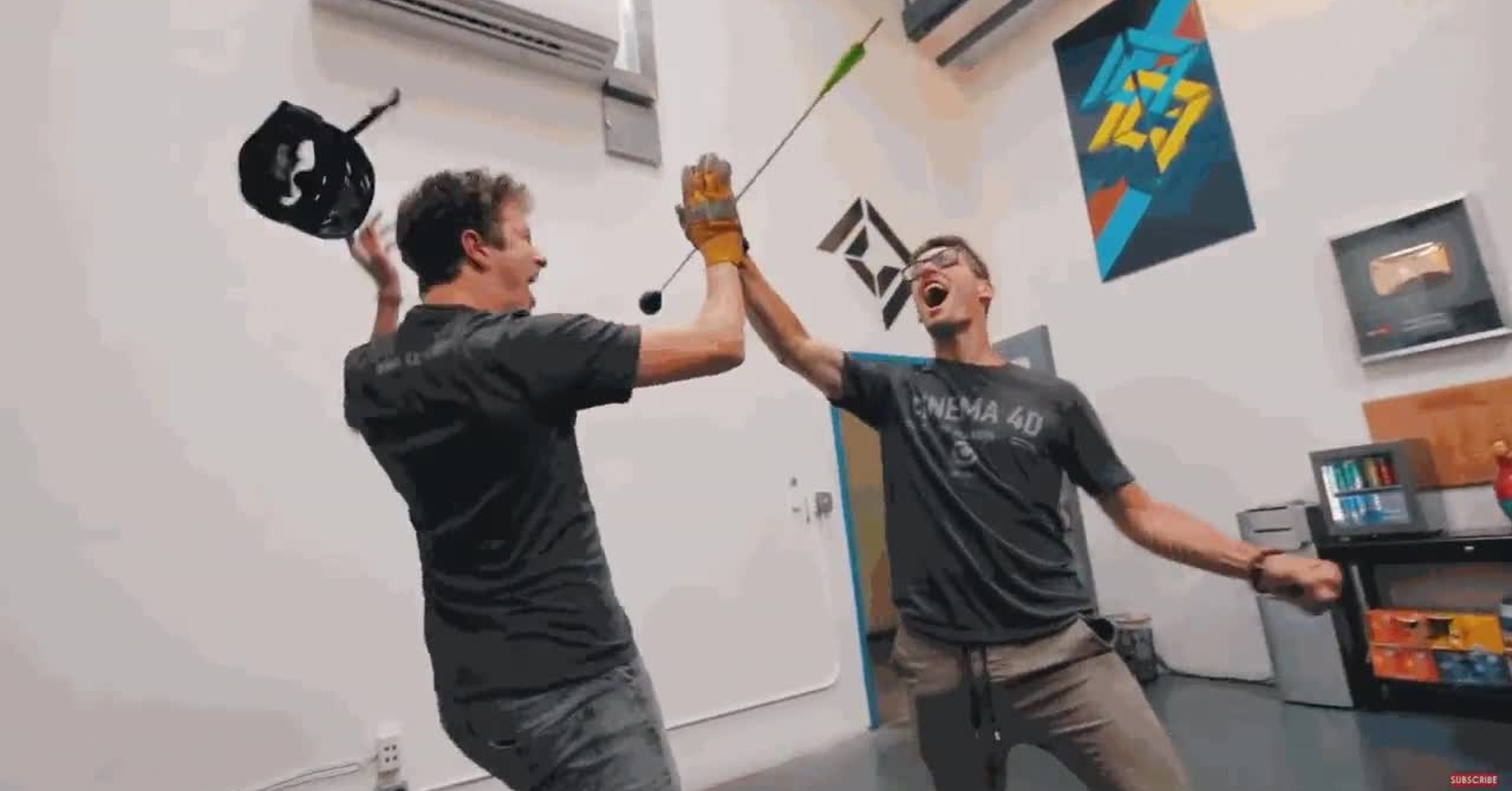 ¡Vaya GIF! / Atrapando una flecha con una encajada de manos