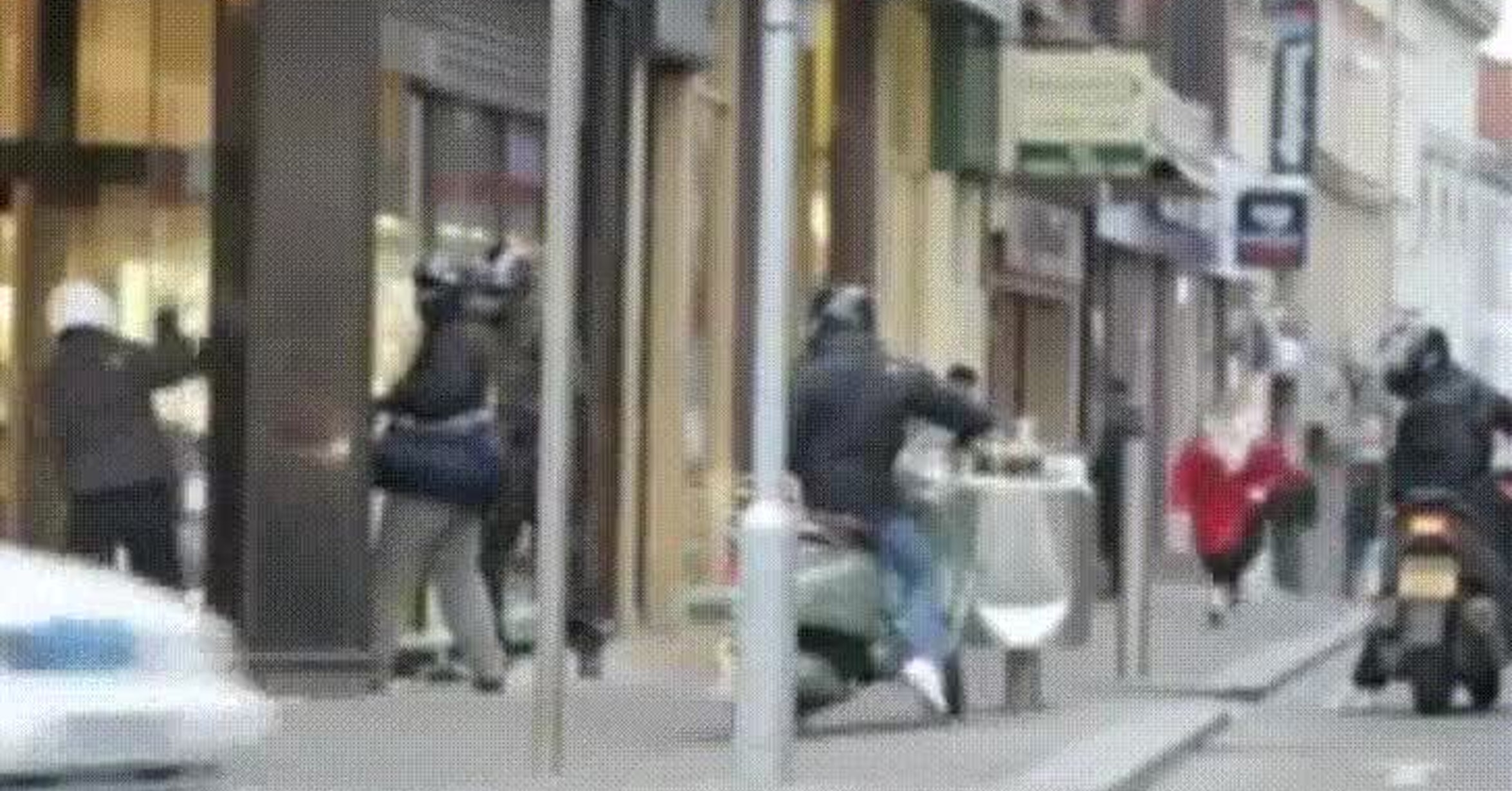 ¡Vaya GIF! / Ladrones robando en una tienda de Rolex cuando aparece una ...