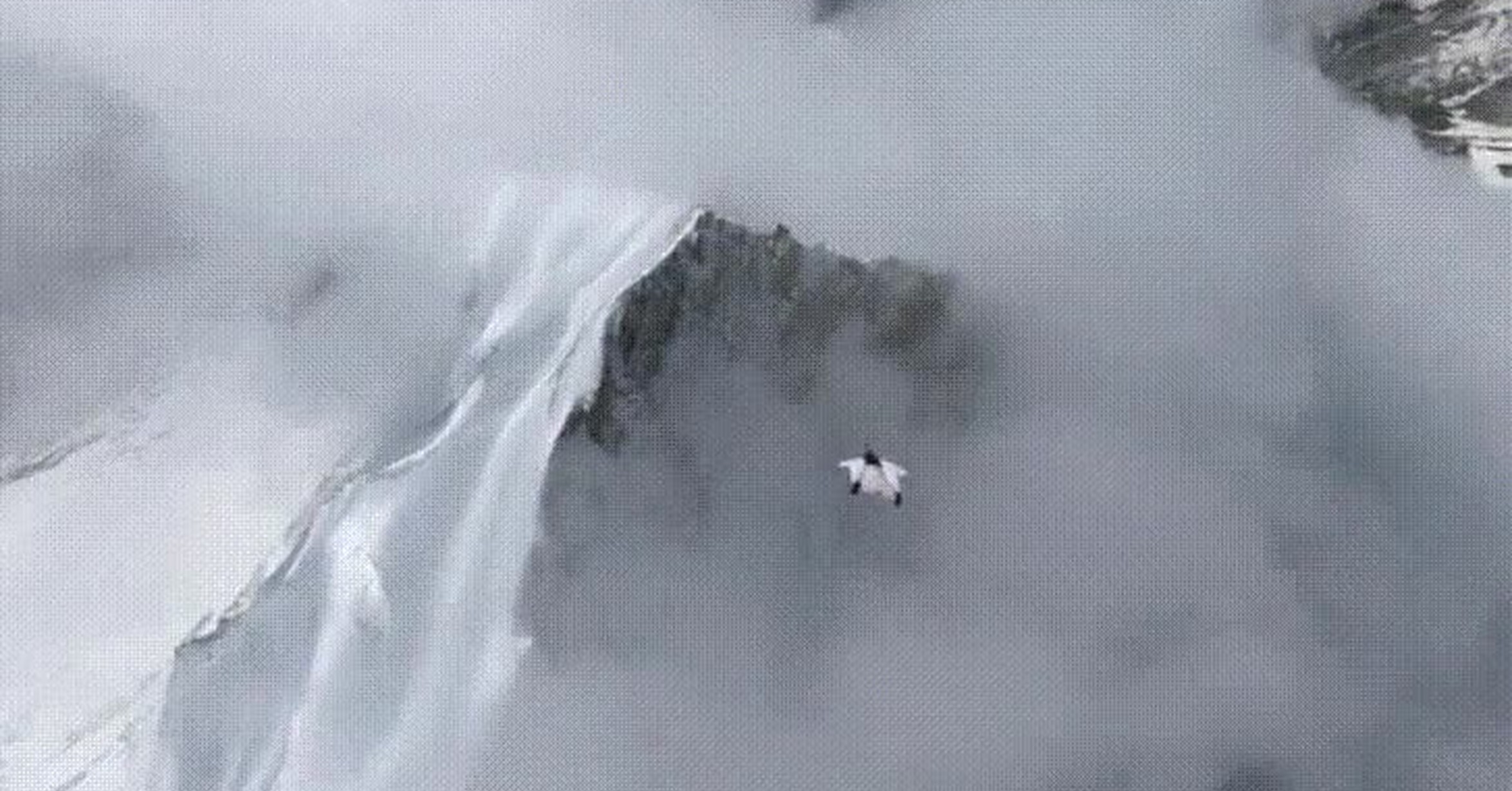 ¡Vaya GIF! / Volando como un pájaro a través de las montañas